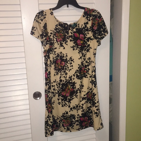 vfish | Dresses | Vfish Cream And Black Floral Shift Dress Sz Small ...